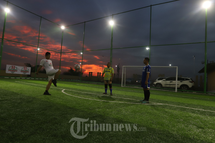 Pemanfaatan Rooftop Mall Jadi Lahan Mini Soccer, Foto 6 #1946814 - TribunNews.com