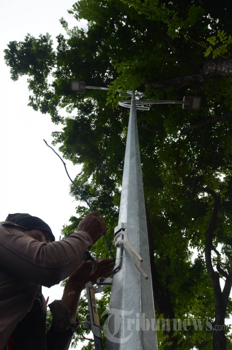 Pemasangan Listrik PJU, Foto 2 #1444902 - TribunNews.com