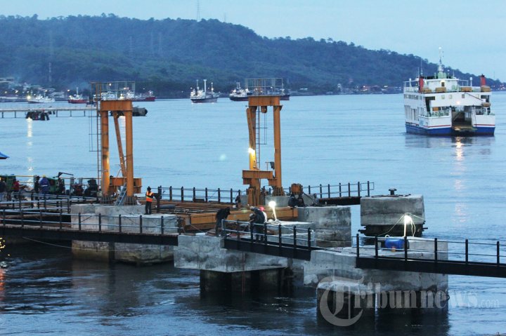 Pembangunan Dermaga Baru Pelabuhan Ketapang, Foto 1 #1482191 - TribunNews.com