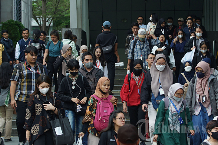 Pemberian THR untuk Pekerja, Foto 1 #1993221 - TribunNews.com