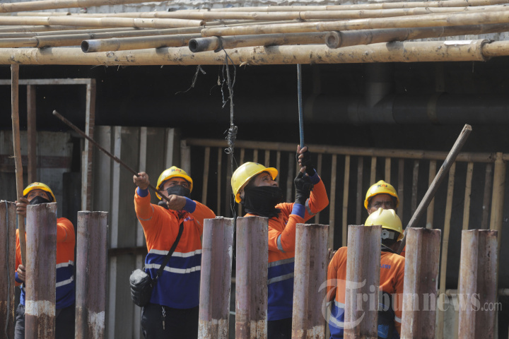 Pembongkaran Lokalisasi Liar Gunung Antang, Foto 5 #1936455 ...
