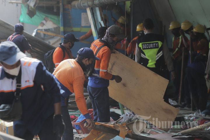 Pembongkaran Lokalisasi Liar Gunung Antang, Foto 10 #1936460 ...