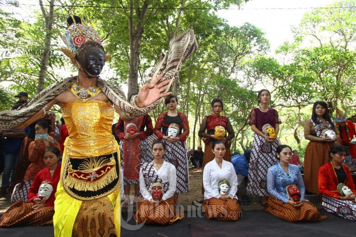 Pementasan Tari Topeng Malang Ragil Kuning, Foto 4 #1623993 ...