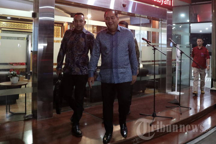 Pemeriksaan Muhammad Lutfi di Kejagung, Foto 3 #1973916 - TribunNews.com