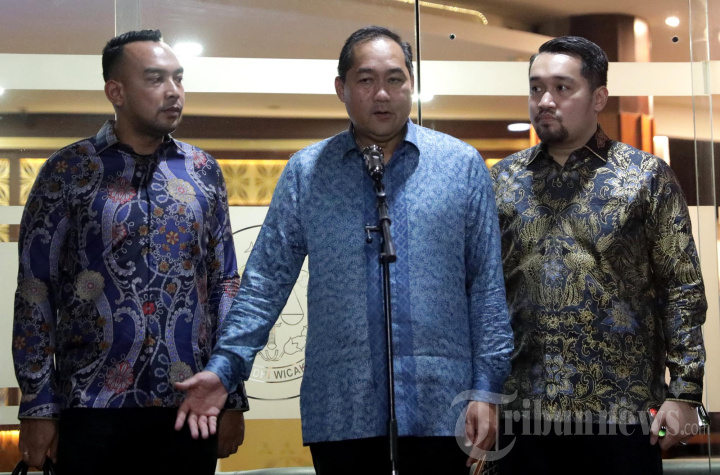 Pemeriksaan Muhammad Lutfi di Kejagung, Foto 6 #1973920 - TribunNews.com