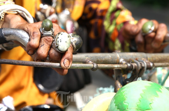 Pemulung Anah Batu Ali Bersama Sepeda Ontelnya, Foto 2 #1788573 ...