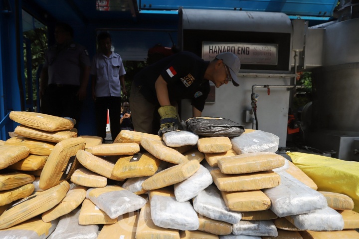 Pemusnahan Barang Bukti Miras dan Narkoba PMJ, Foto 7 #1826768 - TribunNews.com
