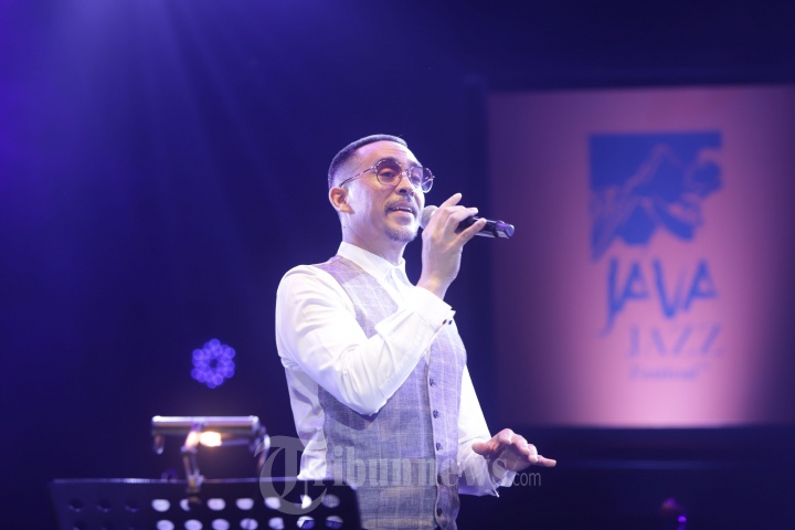 Penampilan Jamie Aditya Bersama Ron King Big Band di Java Jazz Festival ...