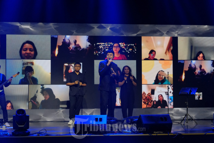 Penampilan Tulus Pada Acara Prodia Healthy Fun Festival 2021, Foto 12 ...