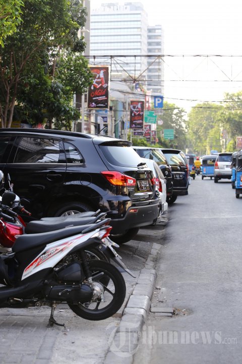 Penerapan Parkir On The Street, Foto 1 #1607548 - TribunNews.com