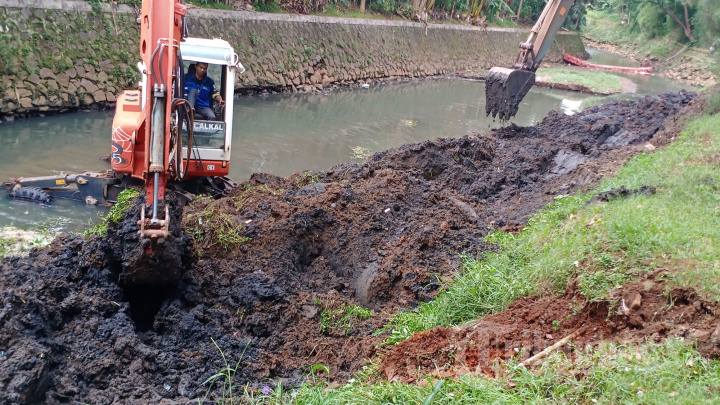 Pengerukan Kali Antisipasi Banjir, Foto 1 #1942464 - TribunNews.com