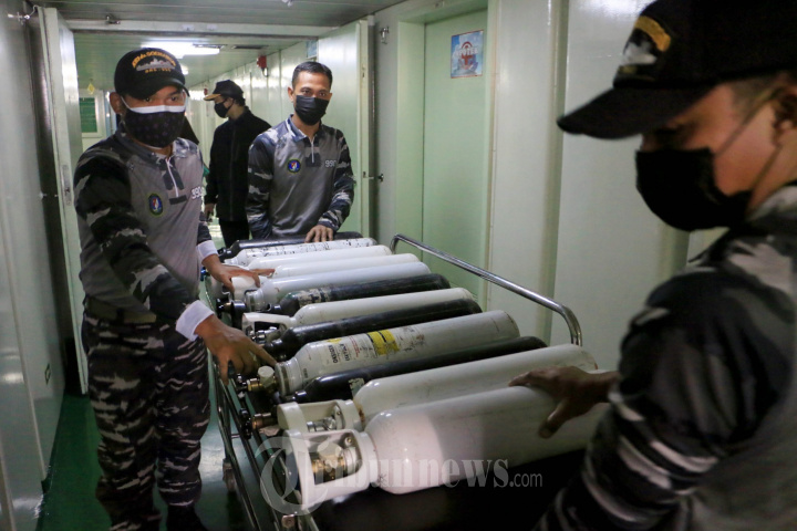 Pengisian Oksigen Medis Gratis di KRI dr Soeharso-990 Semarang, Foto 6 #1889234 - TribunNews.com