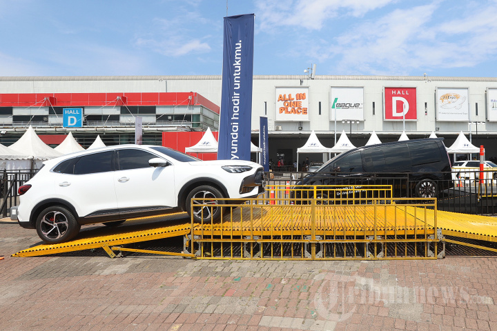 Pengunjung Ramaikan Arena Test Drive IIMS 2023, Foto 2 #1957727 ...