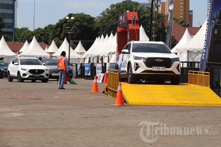 Pengunjung Ramaikan Arena Test Drive IIMS 2023, Foto 3 #1957728 ...