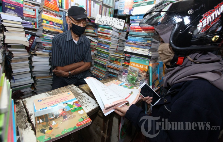 Penjualan Buku di Pasar Buku Palasari Kota Bandung Menurun, Foto 3 ...
