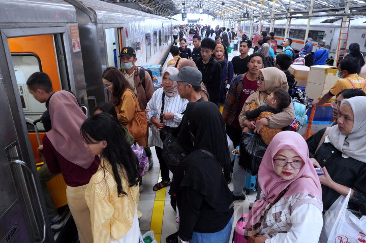 Penumpang di KAI Daop 2 Bandung Naik Hingga 30 Persen pada Libur, Foto 4 #2000328 - TribunNews.com