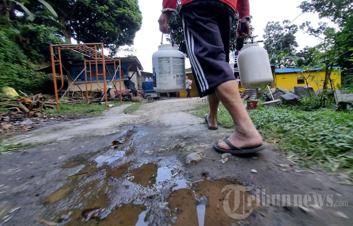 Penyadap Nira Aren di Hutan Kota Mata Air Cikendi Kota Bandung, Foto 5 #1973406 - TribunNews.com