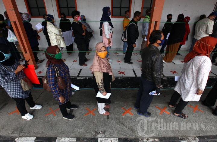 Penyaluran BST di Kantor Pos Terapkan Protokol Kesehatan, Foto 3 ... Penyaluran BST di Kantor Pos Terapkan Protokol Kesehatan, Foto 3 ...