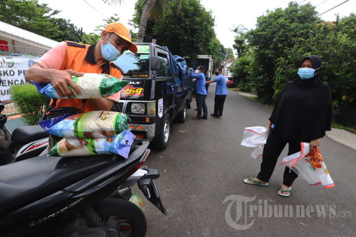 Penyaluran Pangan Bersubsidi di RPTRA Permata Intan, Foto 4 #1912888 ...