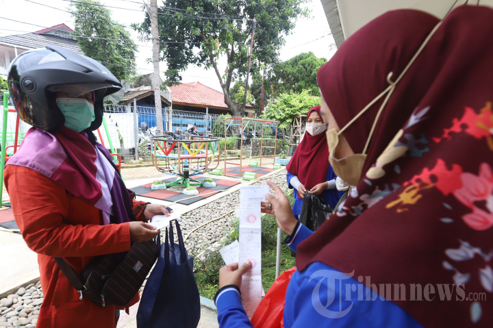 Penyaluran Pangan Bersubsidi di RPTRA Permata Intan, Foto 5 #1912889 ...
