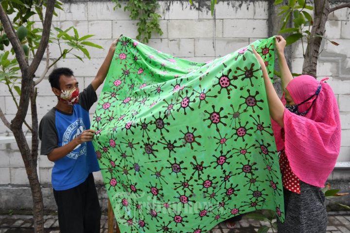 Penyandang Disabilitas Memproduksi Batik Motif Virus Corona, Foto 12 ...