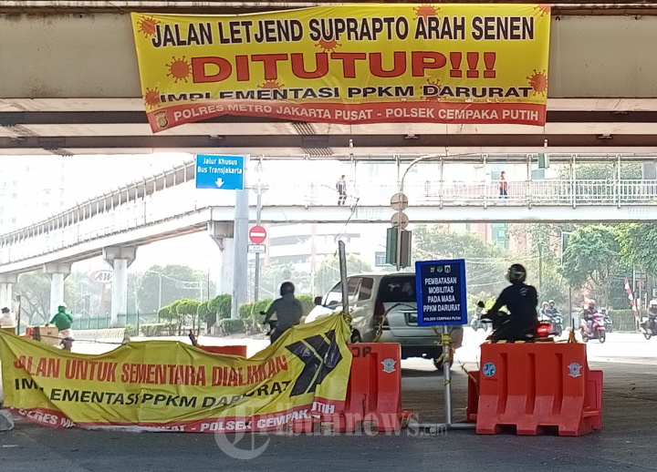 Penyekatan Jalan PPKM Level 4 di Jakarta, Foto 2 #1889671 - TribunNews.com