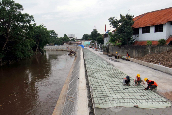 Penyelesaian Jalan Inspeksi Kali Ciliwung, Foto 5 #1724089 - TribunNews.com