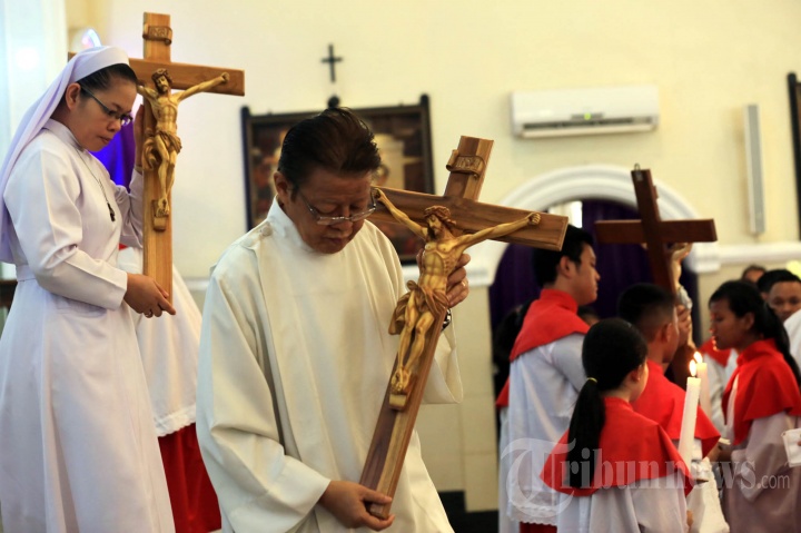 Perayaan Jumat Agung di Medan, Foto 4 #1697038 - TribunNews.com