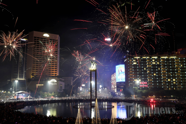 Perayaan Tahun Baru 2023 di Bundaran HI, Foto 3 #1952678 - TribunNews.com