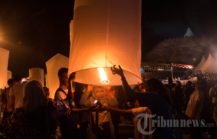 Perayaan Waisak di Candi Borobudur, Foto 1 #1700998 - TribunNews.com
