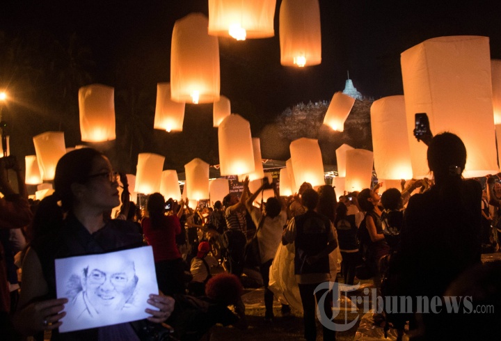 Perayaan Waisak di Candi Borobudur, Foto 9 #1701006 - TribunNews.com