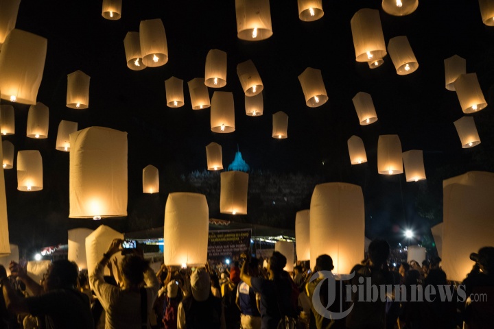 Perayaan Waisak di Candi Borobudur, Foto 7 #1701004 - TribunNews.com