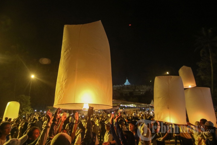 Perayaan Waisak di Candi Borobudur, Foto 10 #1701125 - TribunNews.com