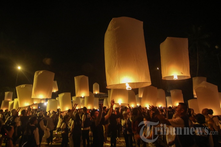 Perayaan Waisak di Candi Borobudur, Foto 12 #1701129 - TribunNews.com