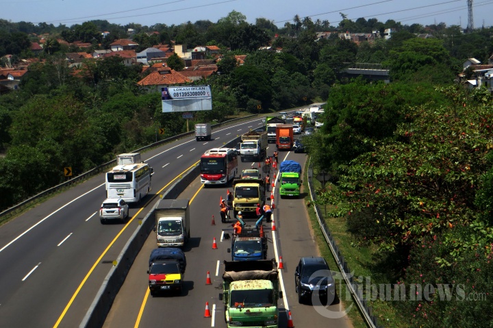 Perbaikan Jalan di Tol Cipularang Sebabkan Kemacetan, Foto 1 #1856275 ...