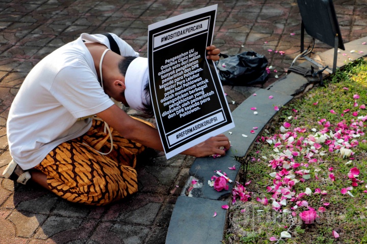 Peringati Hari Pahlawan dengan Treatrikal di Makam Pahlawan, Foto 6 ...