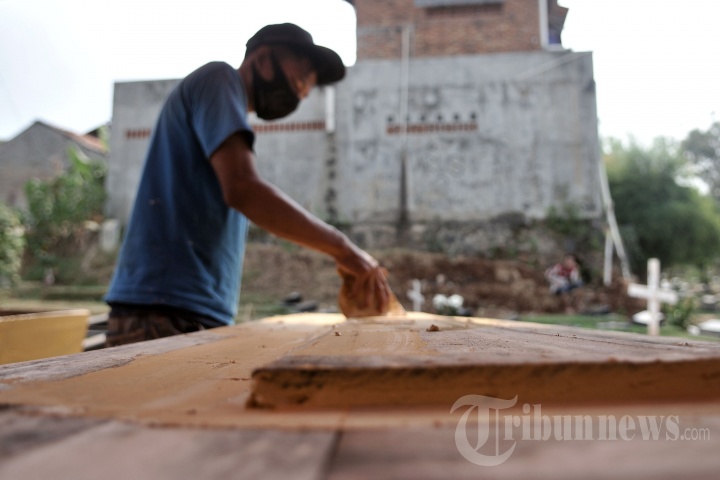 Permintaan Peti Mati Khusus Pasien Covid-19 Meningkat, Foto 3 #1858246 - TribunNews.com