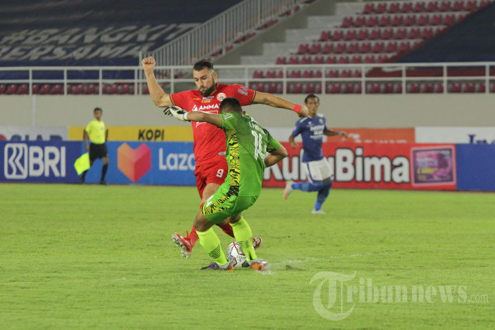Persija Jakarta Taklukkan Persib Bandung dengan 1-0 di Stadion Manahan ...
