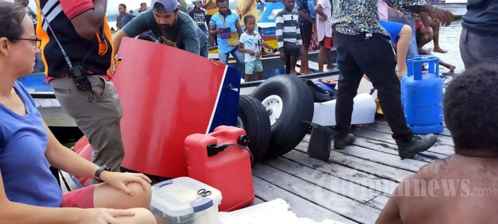 Pesawat MAF Jatuh di Danau Sentani Jayapura Papua, Pilot Tewas, Foto 9 ...