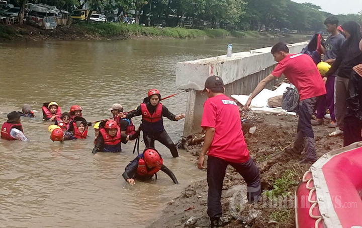 PMI Kota Tangerang Gelar Latihan Water Resque, Foto 2 #1941077 ...