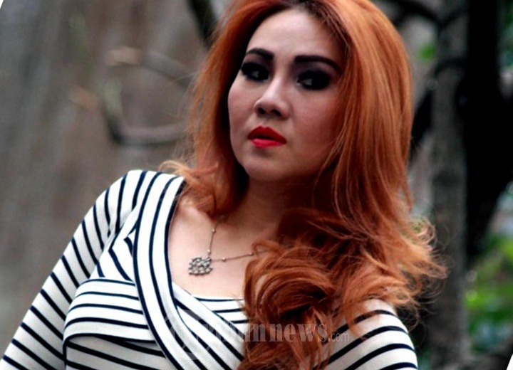 POPPY KELLY Ingin Tundukan Gunung Tertinggi Mount Everest, Foto 3 ...