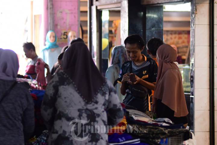 Ppkm Dicabut Suasana Aktivitas Pasar Besar Malang Ramai Foto 5