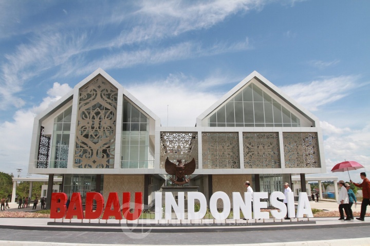 Presiden Jokowi Resmikan PLBN Terpadu Badau, Foto 4 #1693773 ...