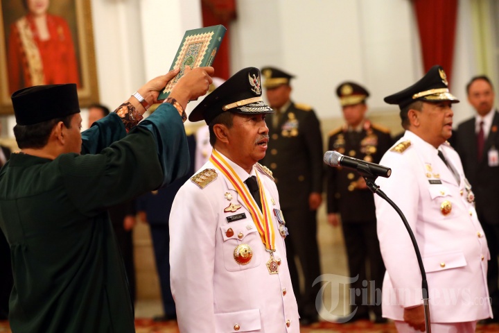 Presiden Lantik Gubernur Riau, Foto 5 #1788599 - TribunNews.com