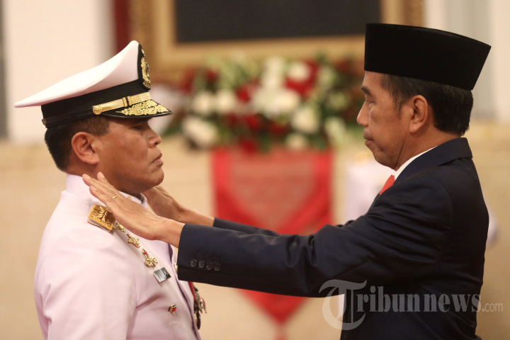 Presiden Lantik Laksamana TNI Muhammad Ali Sebagai KSAL, Foto 2 #1952374 - TribunNews.com