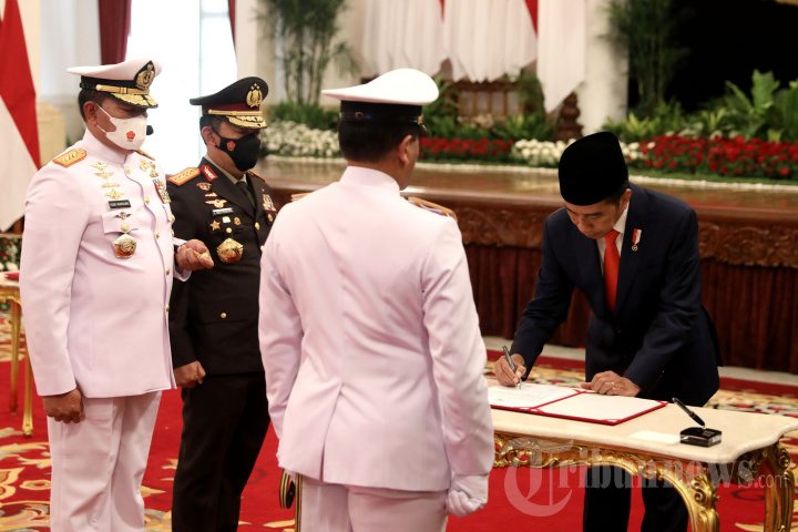 Presiden Lantik Laksamana TNI Muhammad Ali Sebagai KSAL, Foto 4 #1952376 - TribunNews.com