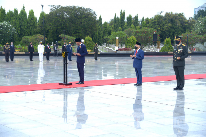 Presiden Pimpin Upacara Ziarah Nasional Hari Pahlawan Foto 8 1900587