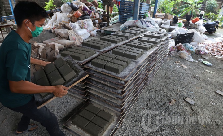 Produksi Paving Block Berbahan Sampah Plastik, Foto 8 #1863374 - TribunNews.com