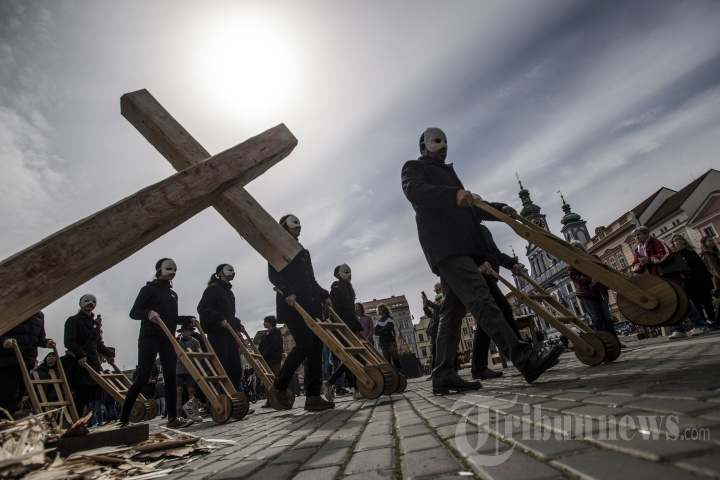 Prosesi Jalan Salib Jumat Agung, Foto 10 #1962751 - TribunNews.com