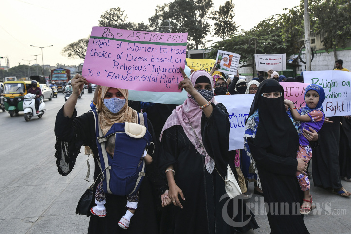 Protes Larangan Jilbab Di Sekolah Muslim India Turun Ke Jalan Foto 3